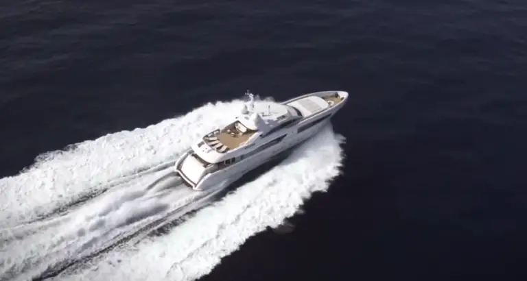 How Fast Is 30 Knots? (Find out now)